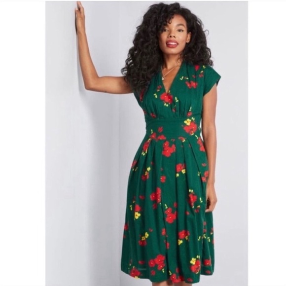Emily and Fin | Dresses | Emily And Fin Modcloth Aline Green Floral ...